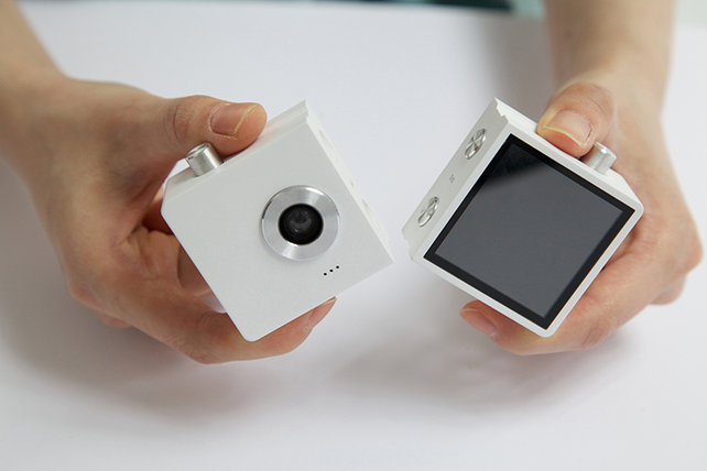 Clever camera design synchronizes "simultaneous selfies" - Boing Boing