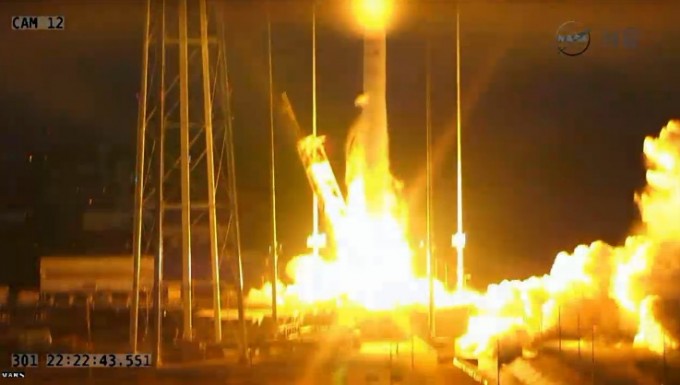 NASA launch of Antares ends in smoke and flames: rocket explodes after ...