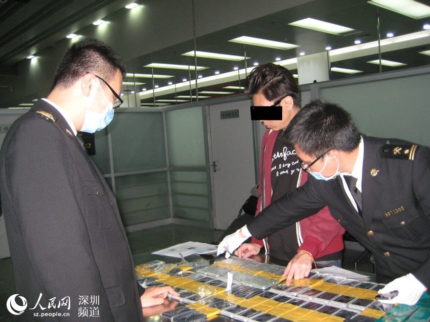 Gentleman with 94 iPhones strapped to his body caught at Chinese border ...