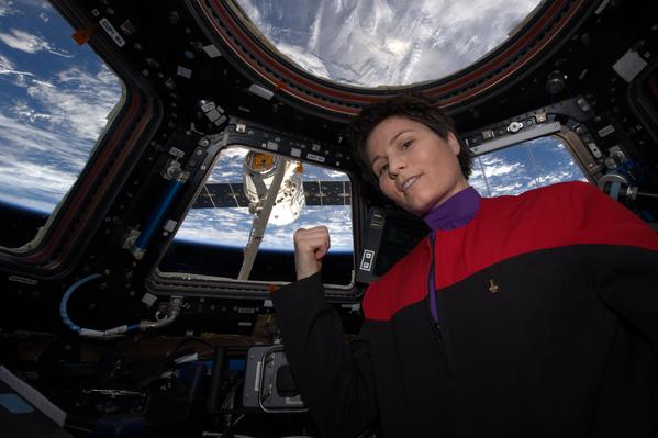 Astronaut pays homage to Star Trek’s most famous female captain - Boing ...
