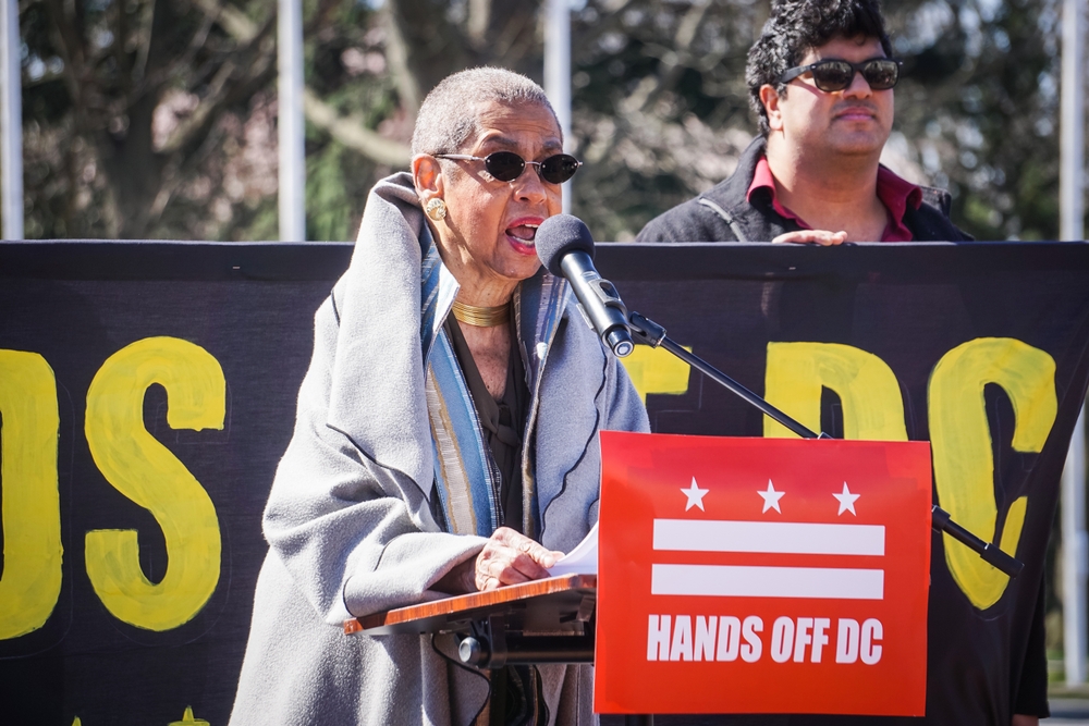 D.C.'s 88-year-old congressional delegate scammed at home - Boing Boing